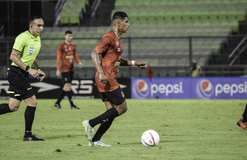 Caracas ganó su primera batalla junto a su caudillo Edson Castillo ...