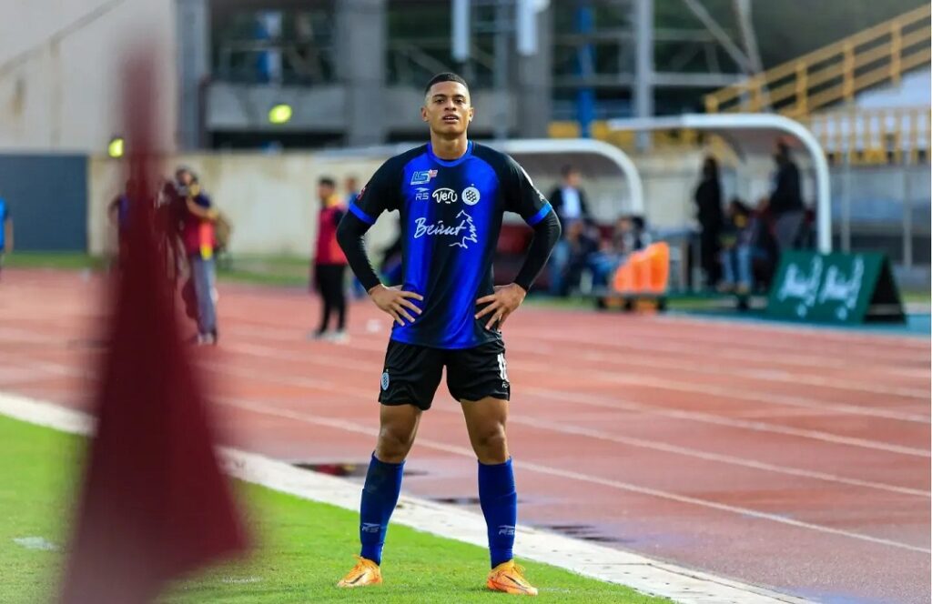 Kevin Kelsy agarra un »avioncito» para mejorar como delantero ⚫🔵 ...