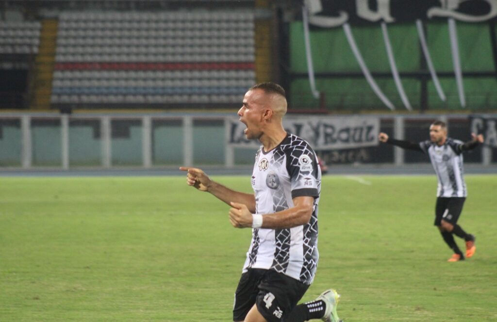 Leonardo Aponte acercó al Zamora a su primer objetivo: Clasificar entre ...