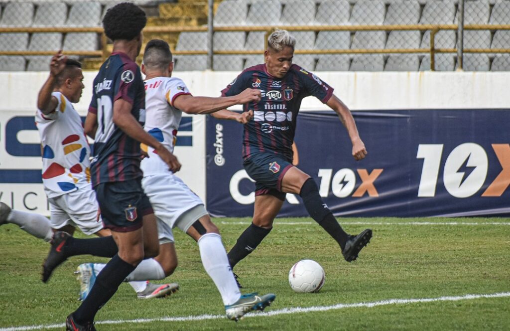 "Chino" Ocanto conoce cómo hacerle daño a Metropolitanos - Liga FUTVE