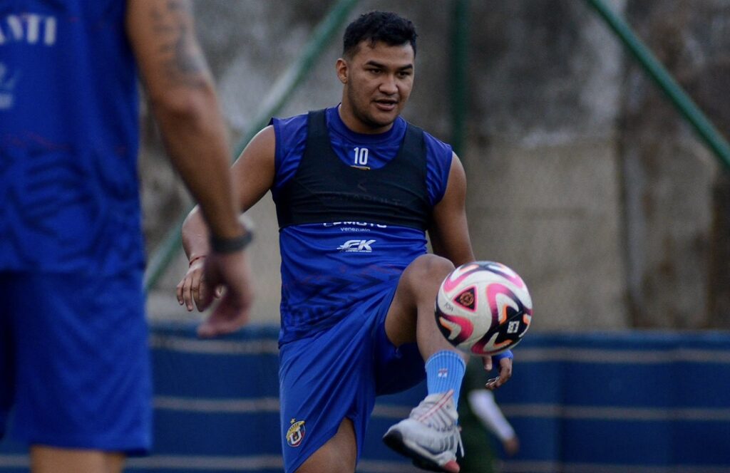 Samuel Sosa jugó 90 minutos y su evolución está en alza - Liga FUTVE