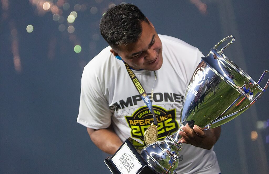 Samuel Sosa pudo gritar campeón tras tres finales - Liga FUTVE