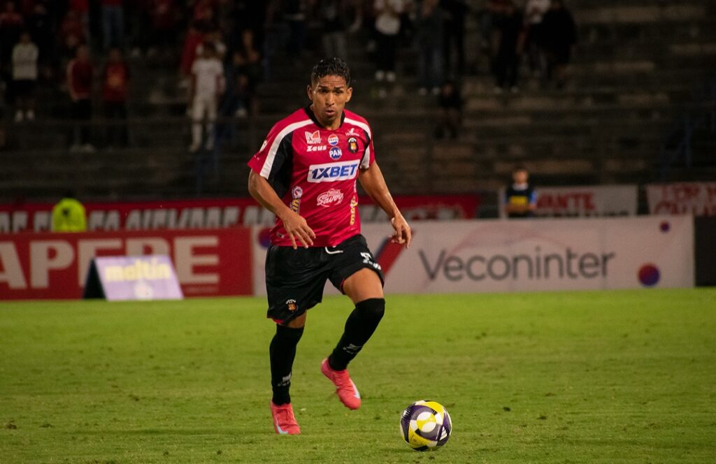 Jesús Yendis pone a prueba su regularidad en el Clásico FUTVE - Liga FUTVE